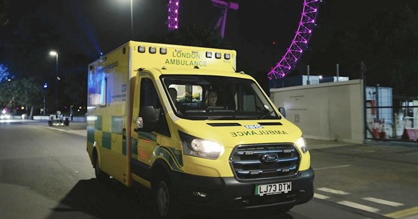 Ηλεκτρικά ασθενοφόρα Ford E-Transit στο Λονδίνο (video) | Top Gear Greece