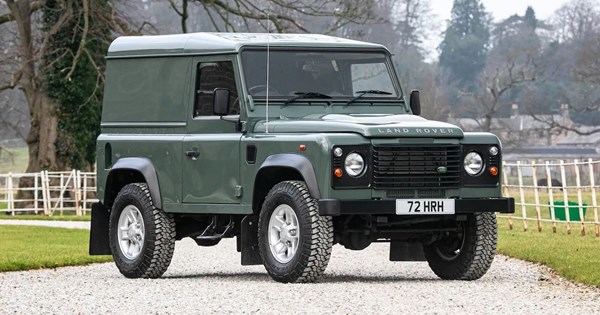 Στο σφυρί το Land Rover Defender του Βασιλιά Καρόλου Γ' | Top Gear Greece