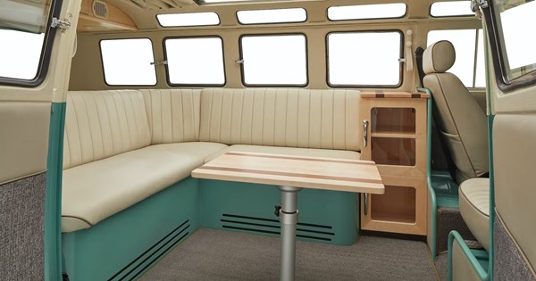 Αυτό το VW T1 είναι ένα ελκυστικό Restomod 199.000 ευρώ | Top Gear Greece