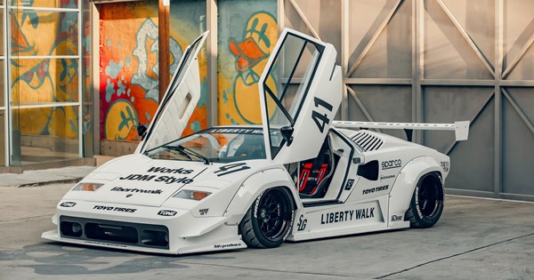 Αυτή η βελτιωμένη Lamborghini Countach είναι αγνώριστη | Top Gear Greece