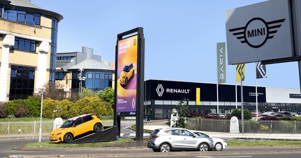 Η χιουμοριστική καμπάνια του ηλεκτρικού Renault 5 E-Tech | Top Gear Greece