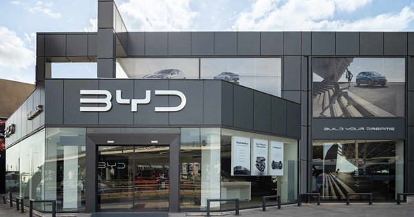 Άνοιξε και δεύτερη κάθετη μονάδα BYD στον Κηφισό | Top Gear Greece